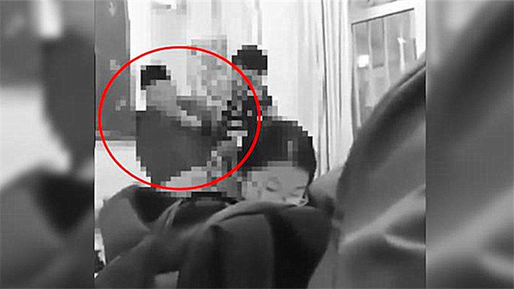 中学教师课堂上掌掴学生:县教育局长被约谈、校长被警告