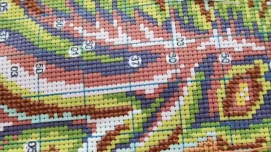 轩宝妈绣十字绣每次给自己订的小目标争取每次绣把一个颜色的部分