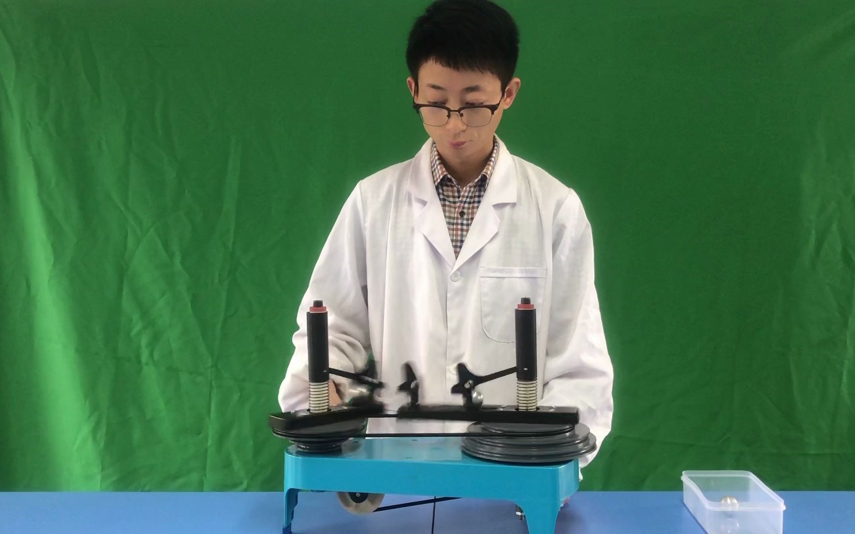 探究向心力大小与半径、角速度、质量的关系