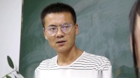 学生参加考试,分数靠和平精英段位来定,游戏段位越高成绩越高