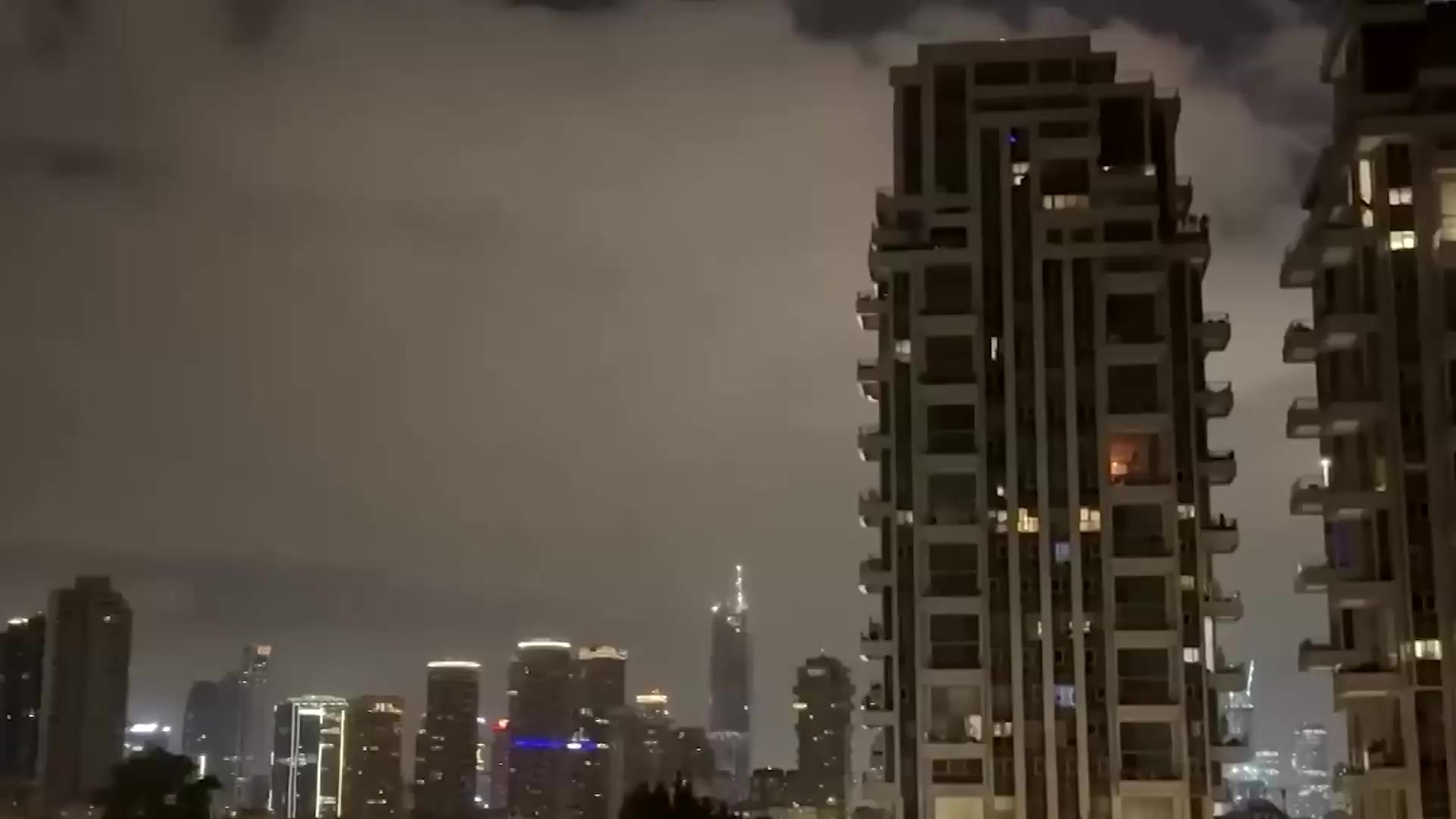 以色列度过艰难一夜:1000万人连跑四次防空洞,伊朗令人刮目相看