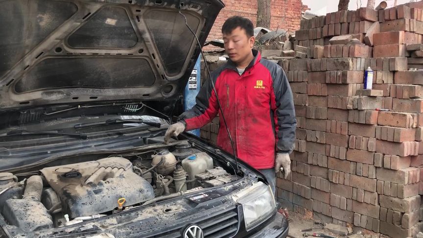 老捷达车挂倒档发动机晃动,原来是这里造成的,大家一定要注意了