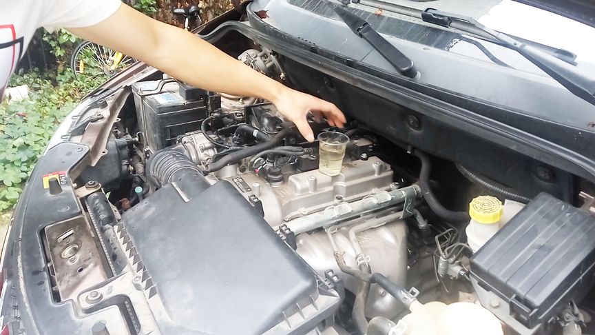 汽车点火线圈坏了会出现什么情况?发动机上放一杯水一目了然