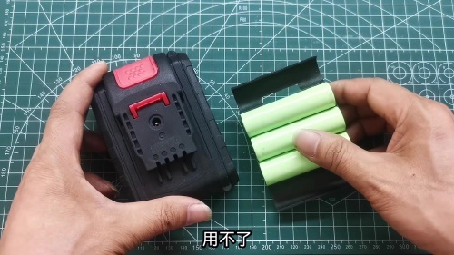 手电钻默默闲置,电池究竟怎样才能重获新生?揭秘简单修复法