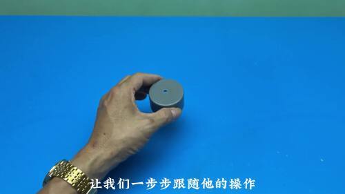 怎么制作抽水机 看看小伙是如何使用水管配件制作了一个抽水机的