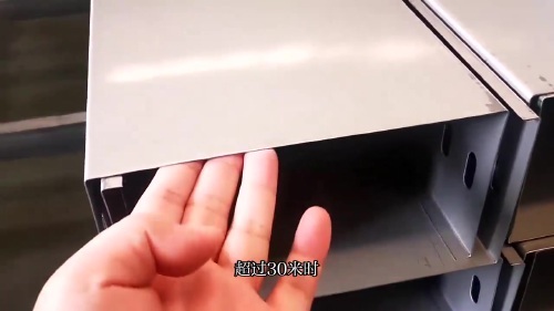 桥架每30m设置一个固定支架