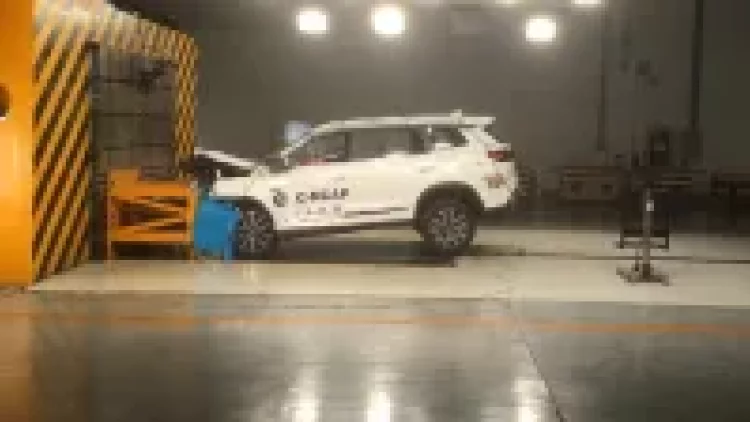 奇瑞瑞虎8时速64公里正面40%碰撞表现实拍