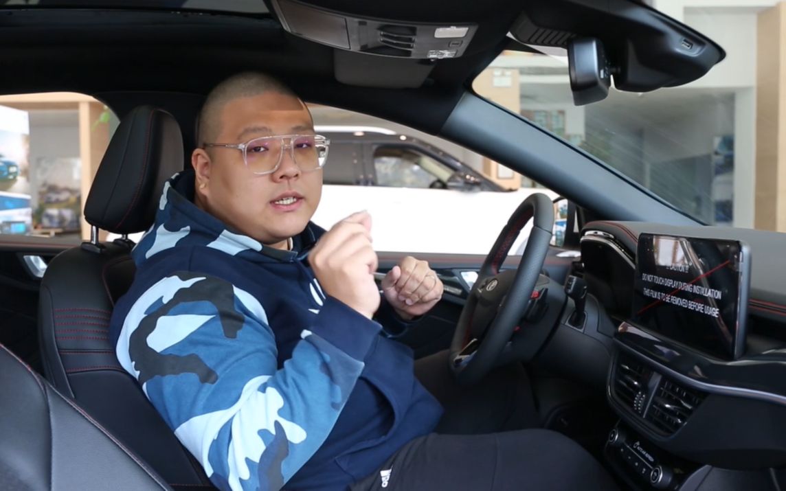 福特福克斯Sync+系统为前排科技感加分