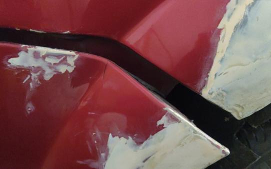 2011款经典福克斯更换后保险杠支架