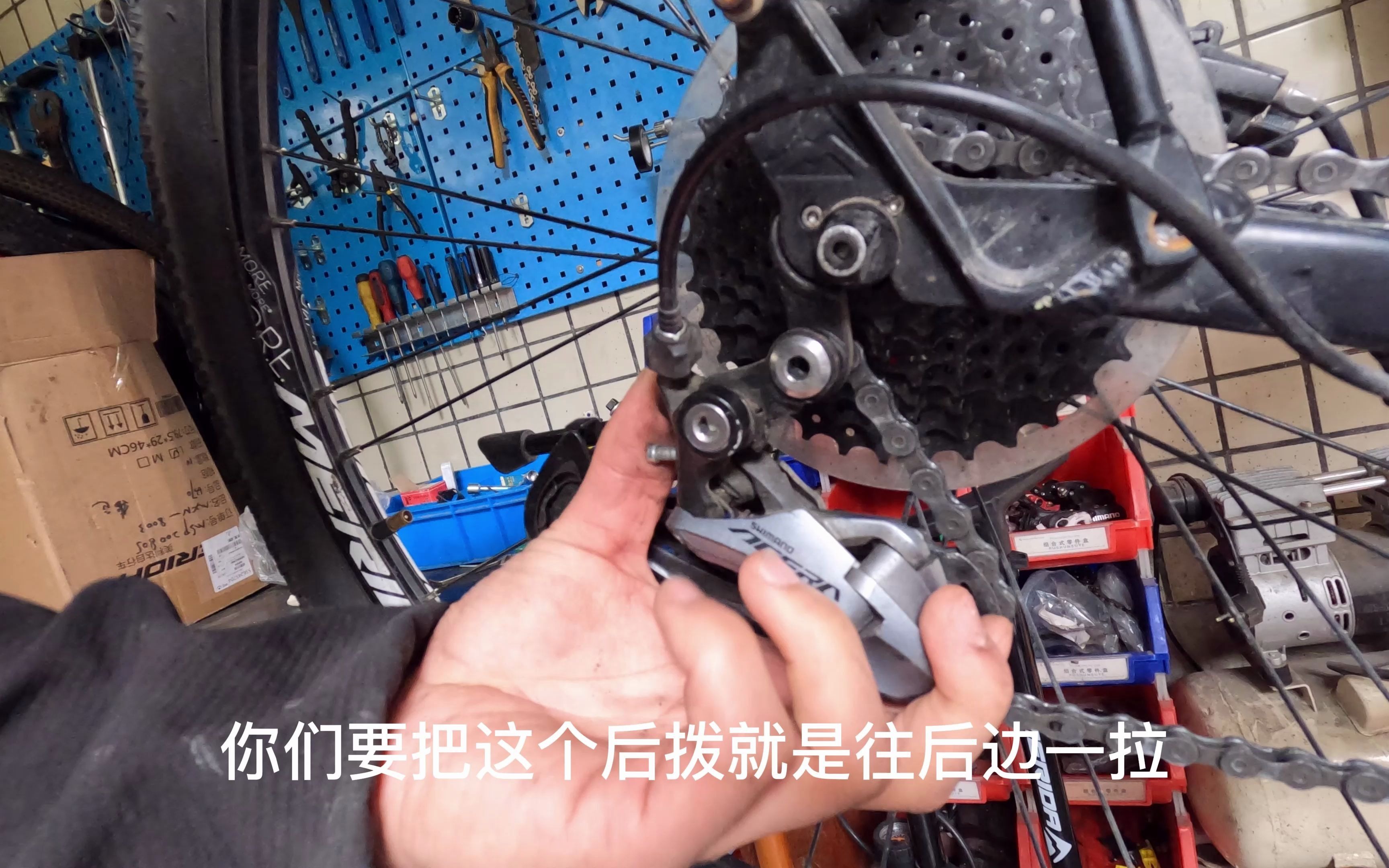 山地自行车后拨拆掉后,如何正确安装?一般打包不需要拆后拨,只需要把...