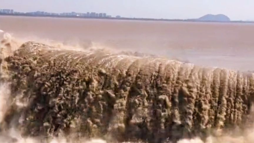 壮观的钱塘江大潮,堪称世界第一。