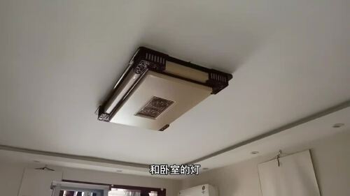 客户1000多的客厅灯烧坏了,电工更换led灯条灯盘轻松解决难题!