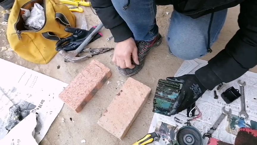 @三三家电维修 回收一台旧的排风扇小电机给它清洗维护保养修复