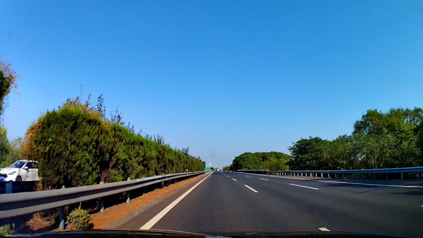 高速你高速公路驾驶安全车距,别听什么100米200米