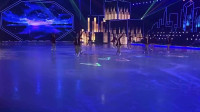 队列滑精彩表演? 花样滑冰
