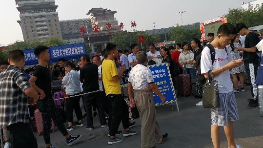 9月6日上午九点:实拍西安火车站