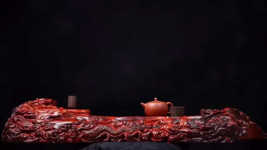 龙在中国传统文化中是权势高贵尊荣的象征,又是幸运与成功的标志