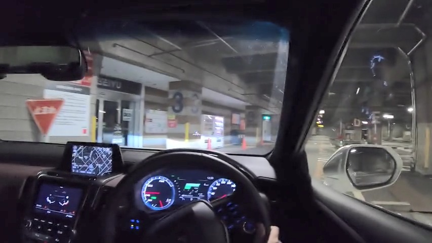 试驾丰田皇冠2.5L混动的第一视角!