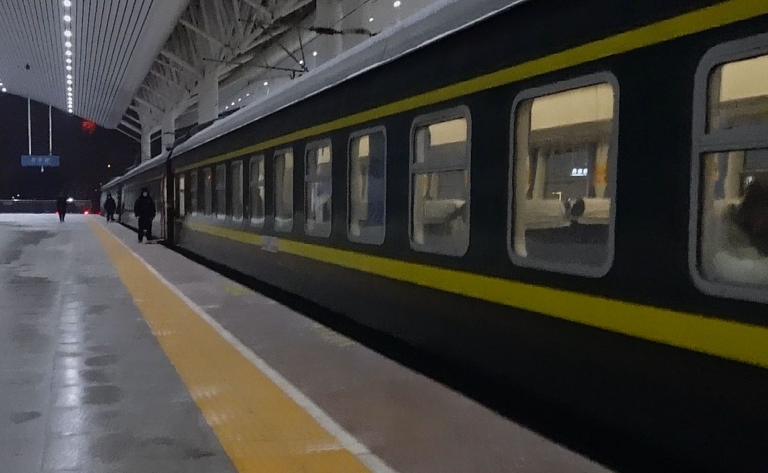 坐K28次火车最靠前的车厢是什么感觉?这声音听着真舒服啊!晚上在...