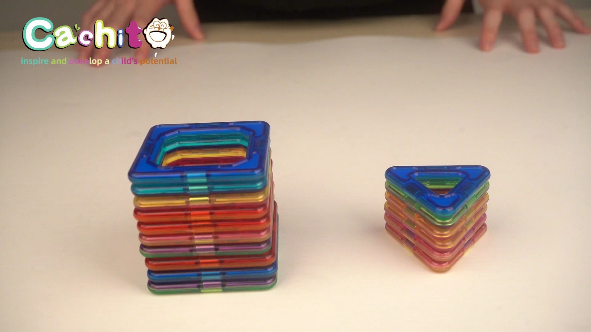 用简单的正方形和三角形磁力片搭建一条金鱼吧~