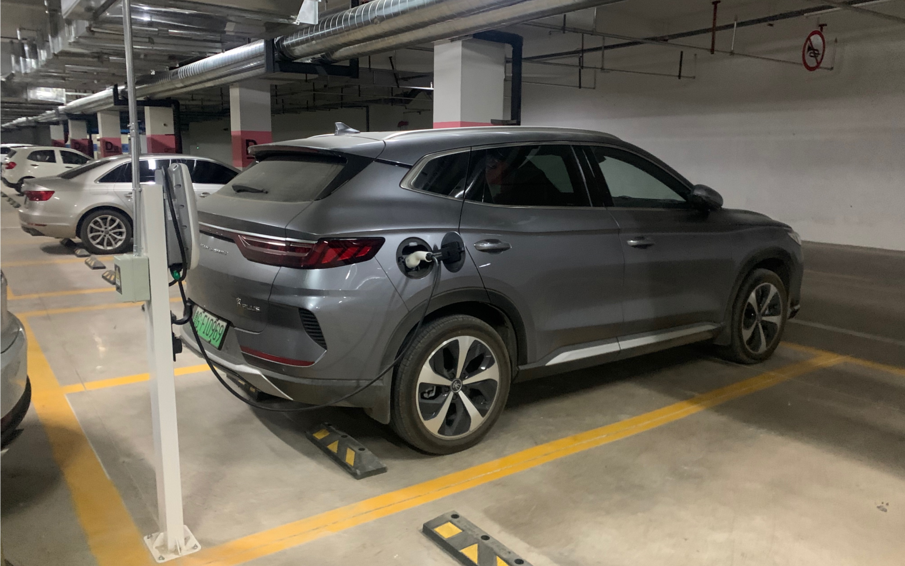 新能源车充电桩的详细安装过程 比亚迪宋plus dm