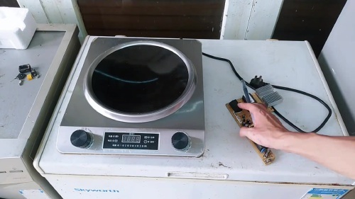 电磁炉不通电烧IGBT功率管炸保险