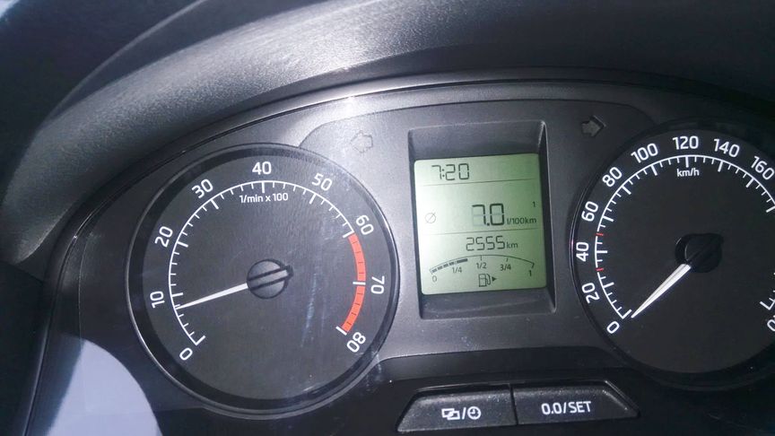 买二手车怎么判断里程数造没造假?老司机教你两招,立马看出猫腻