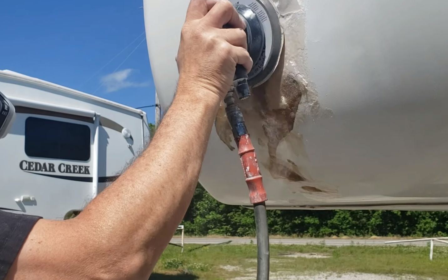 房车玻璃钢箱体破损的修补技术(字幕)