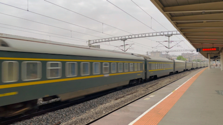 邯郸站内拍车之Z4次列车通过