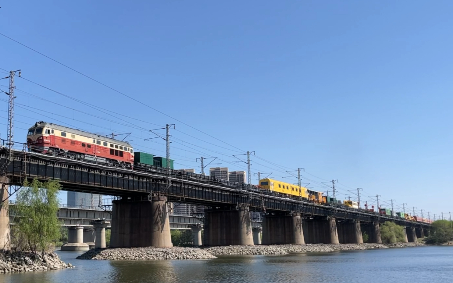 ...数控式气压焊轨车 配渣整形车 捣固车 移动式闪光焊轨车与短钢轨运...