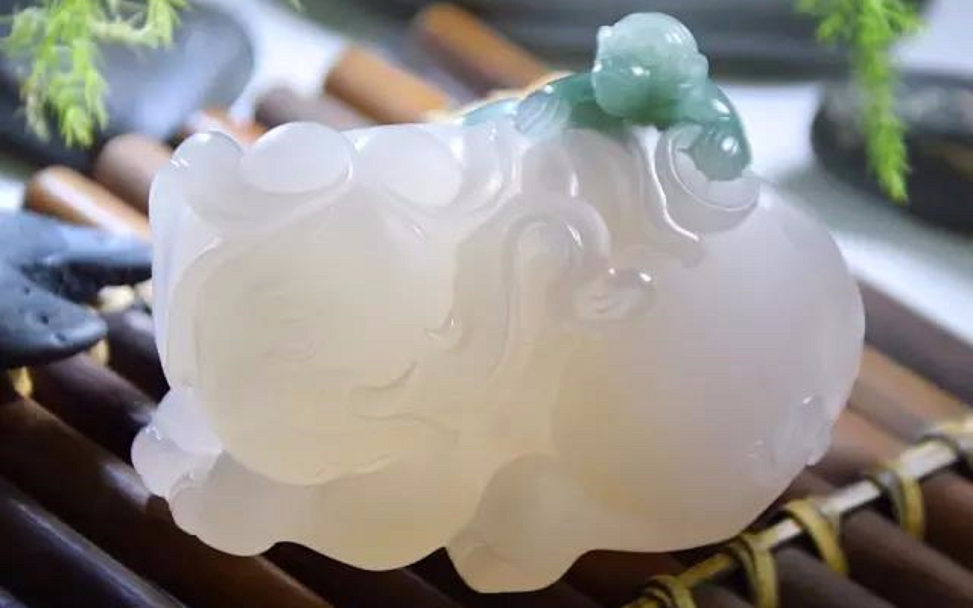 大家经常看走眼的杨梅皮“翡翠原石”,能否切出奇迹?