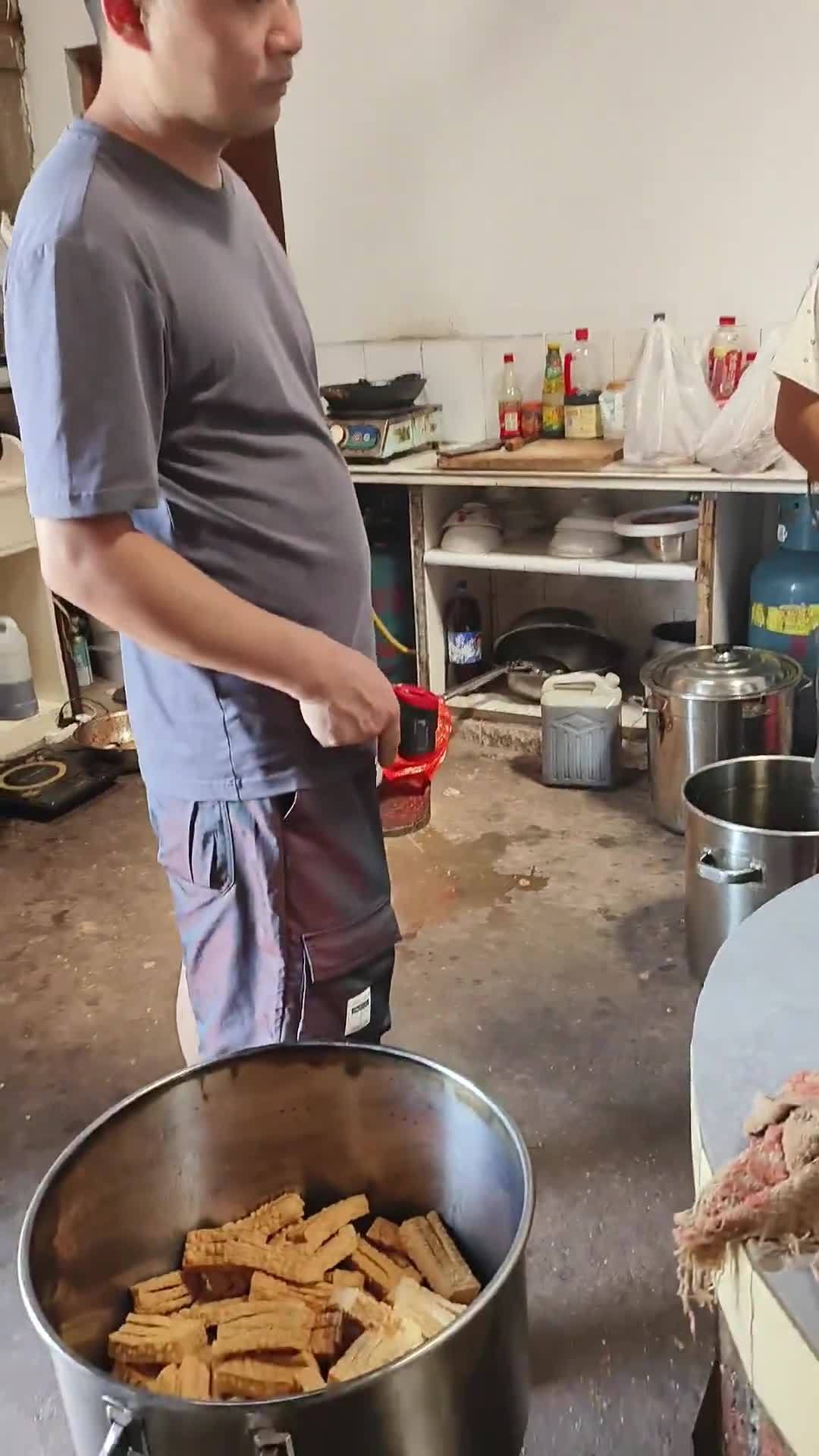 第一次看到自己带油温枪的学员,自己特意去买了个温度计测油温,真的...