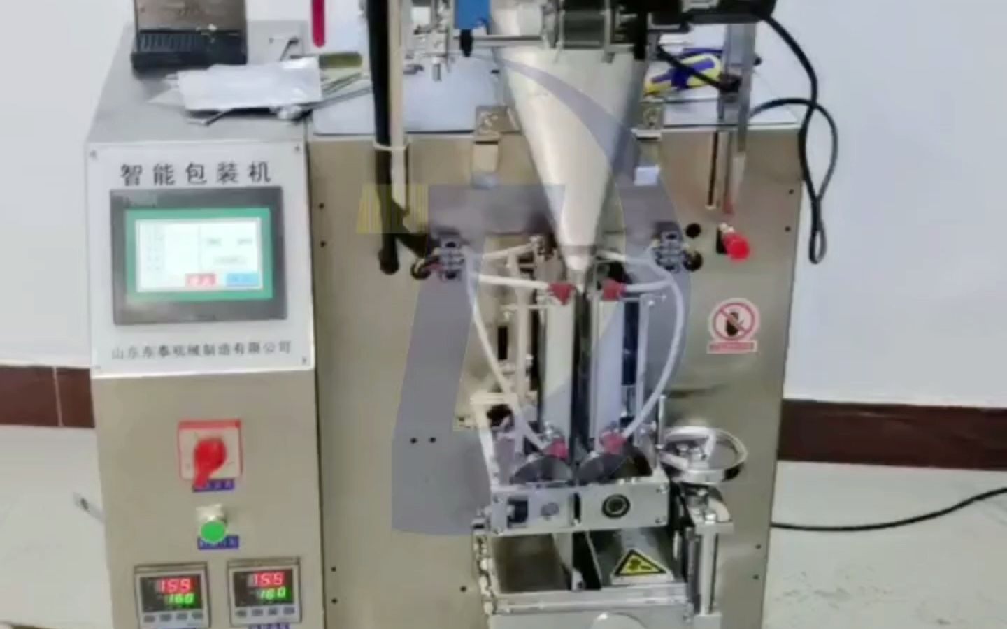 小袋立式酱料包装机 给袋式酱汁包装机实拍 PLC自动化包装机