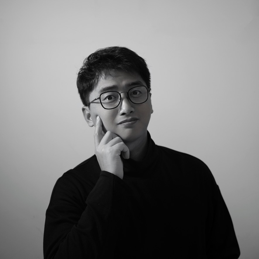 大熊在拍照 