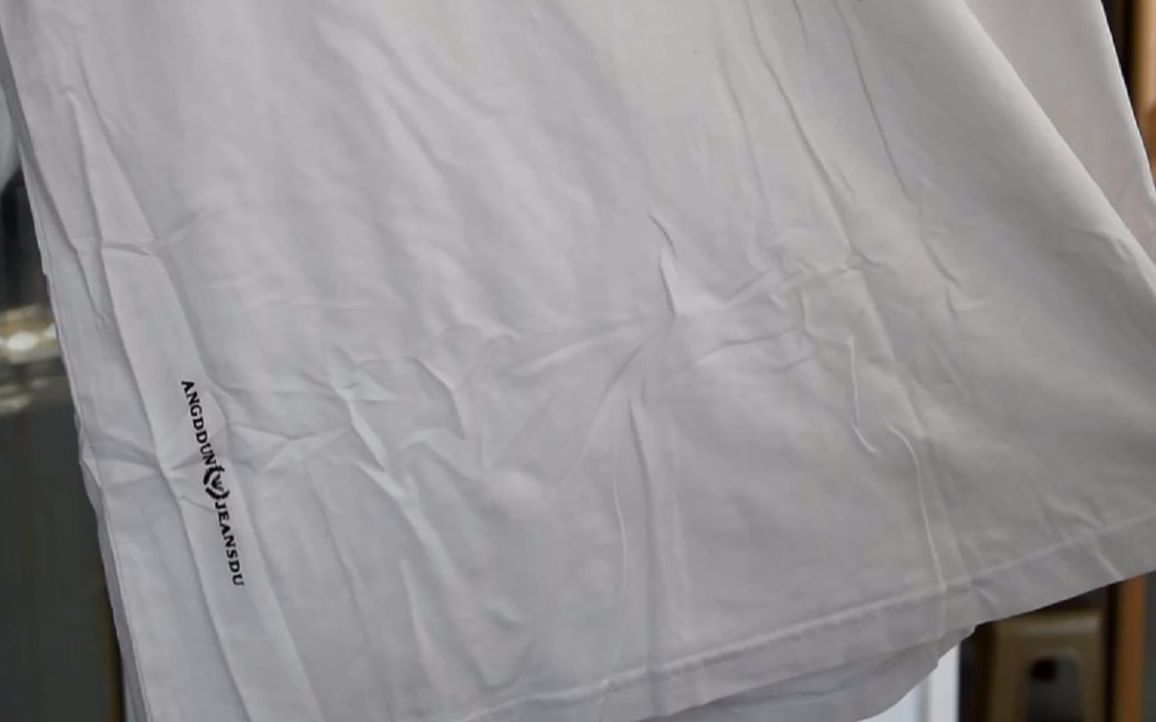 衣服皱了没有熨斗怎么办?教你一个小妙招,让衣服自动变平整