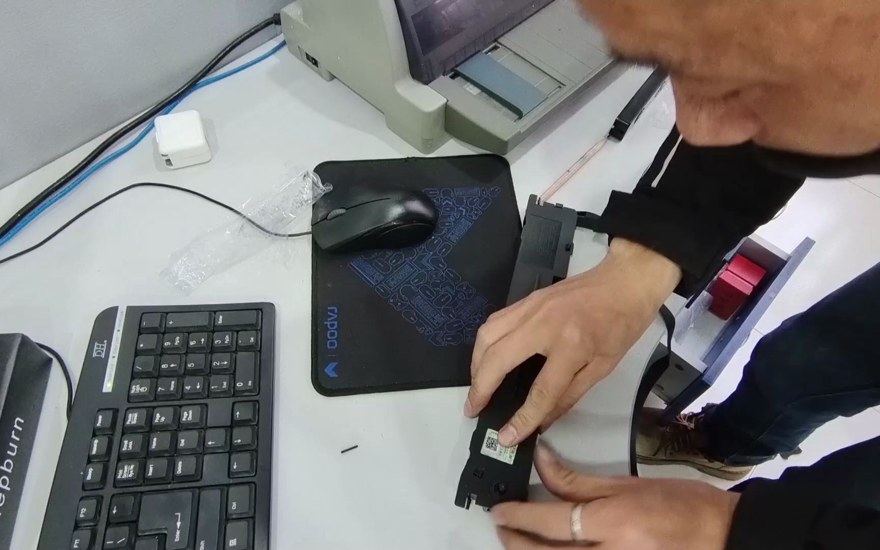 看看就会打印机维修,打印机换色带,打印机知识