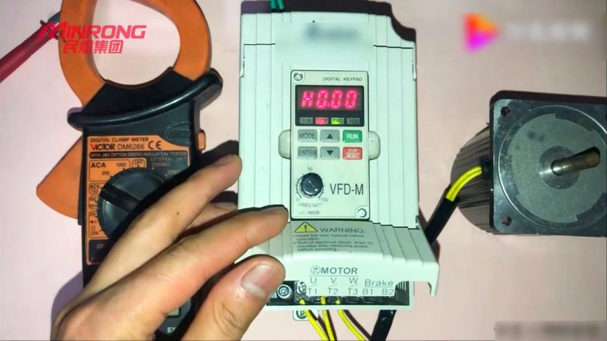 变频器输出电压万用表能测?3分钟小视频带你浅入深出!上海民熔2