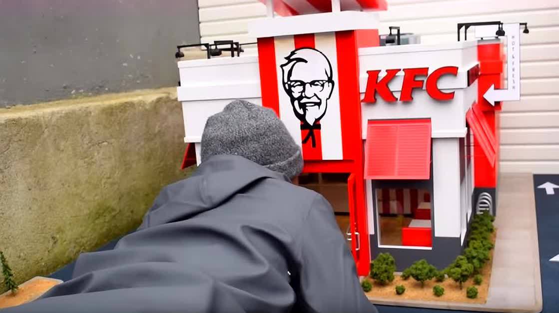 世界最小的肯德基店!不是模型,是真的在营业,连食物也十分迷你