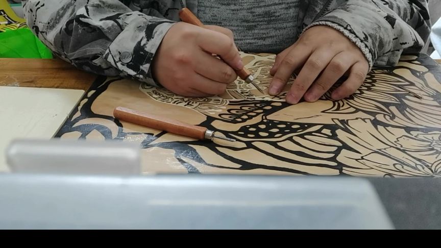 版画制作过程,我估计再给我一个星期都不一定刻的完#版画