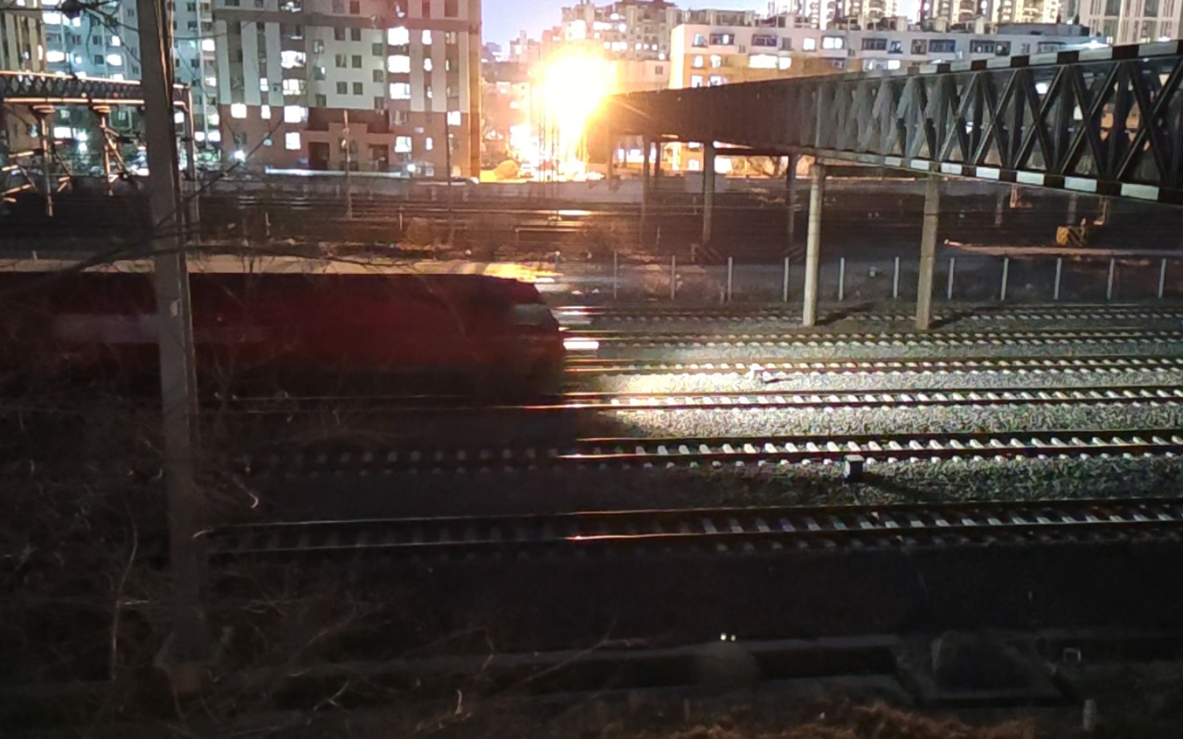 Z194 沈阳北→太原 和谐电3D 沈局沈段,牵引驶离沈阳北站,全列卧铺...