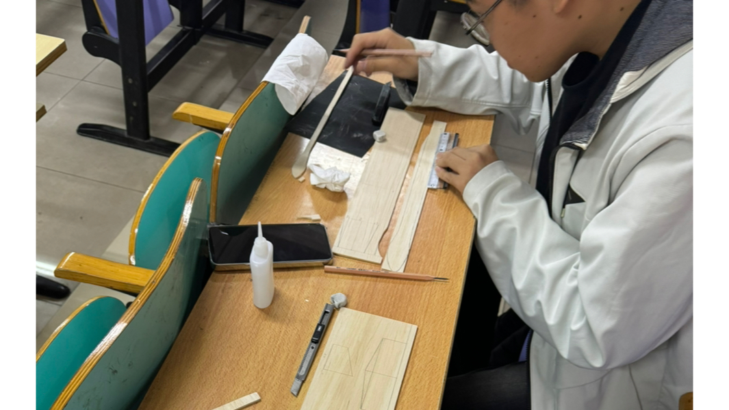 和哥们做的航模ߤ