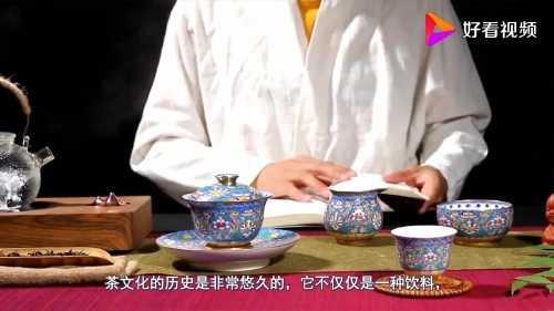 倒茶时对方敲1下桌子和敲3下,到底有什么区别呢?今天算长见识了