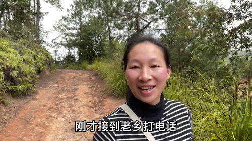 怎么回事?百亩水库出现大量死鱼,好多村民都来捡漏抓鱼