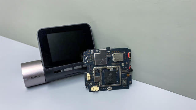 拆解小米生态链70迈行车记录仪,这做工和用料是真不错!