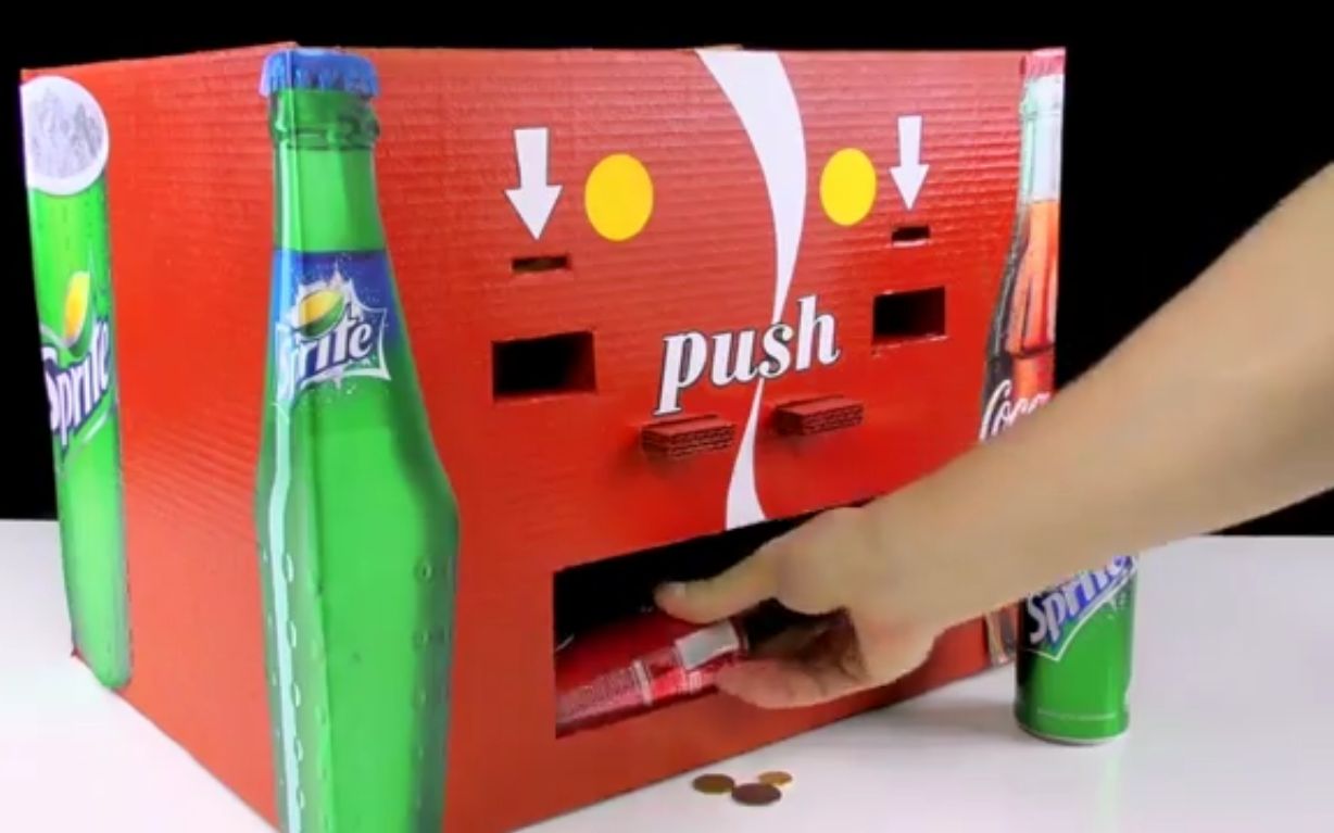 【手工制作达人】用废纸箱制作一个自动售货机
