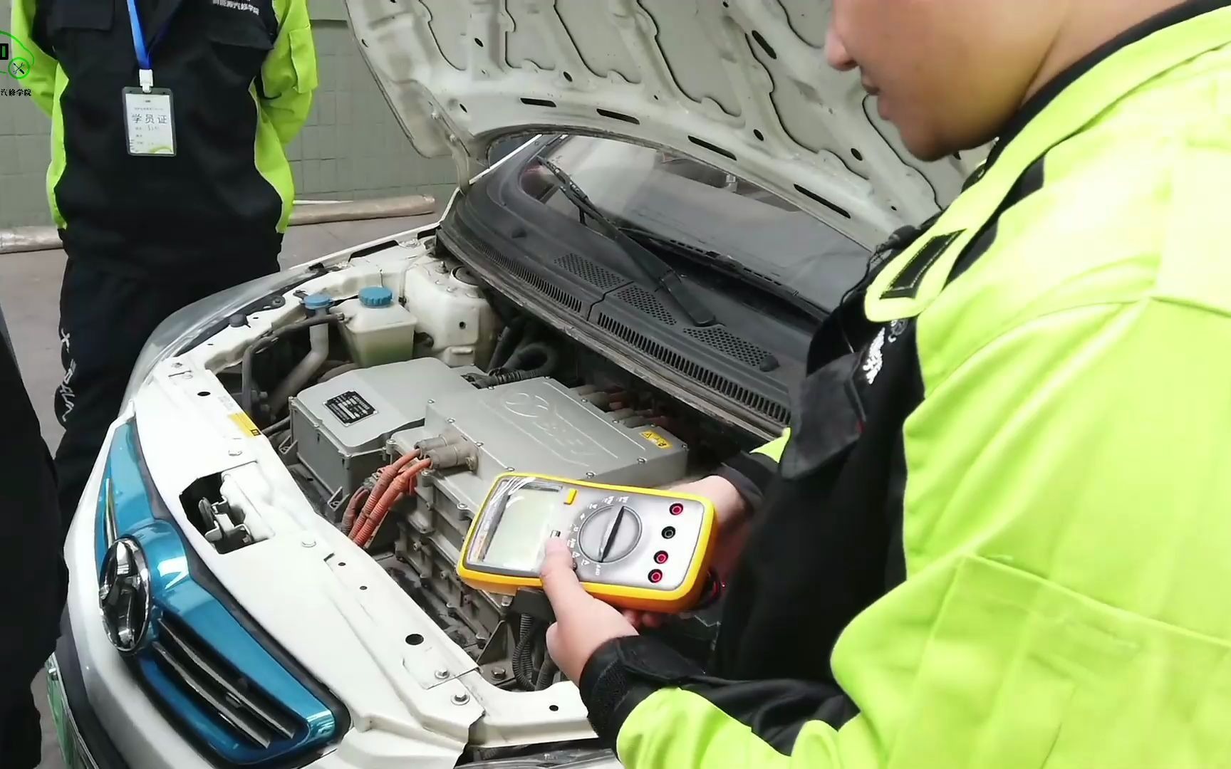 手把手教你用Fluke福禄克万用表—新能源电动汽车维修培训