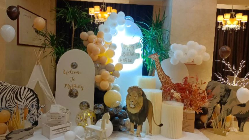 森林中的动物们在开会,开的什么会,哦ߘ�祝小朋友生日快乐!