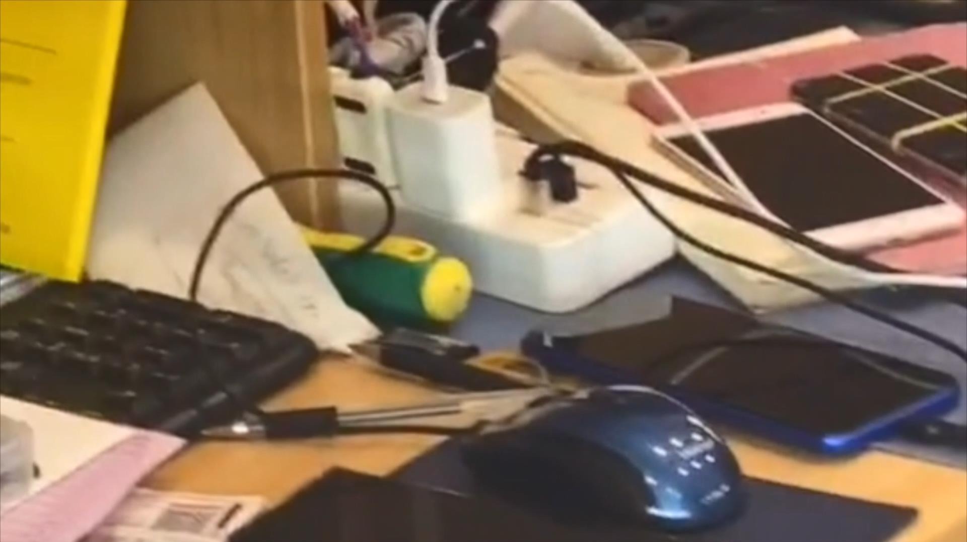 女子手机丢失,通过定位追踪到手机的位置,来到一看果断报警