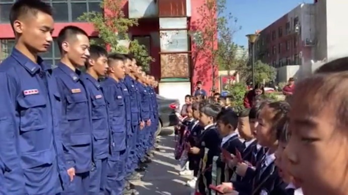 听我说谢谢你!萌娃跳手语舞蹈