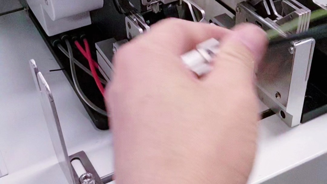 智能双工位点缠胶布机!缠绕精度更高效率更快